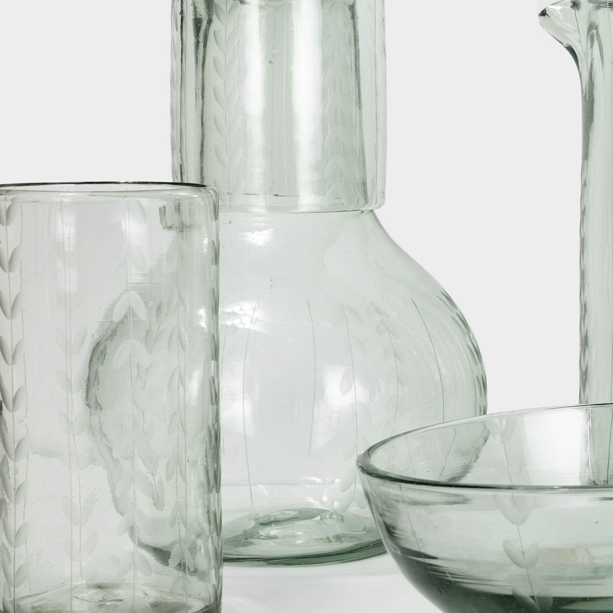 Leaf Etched Cylinder Pitcher in Blown Recycled Glass – Gardenheir